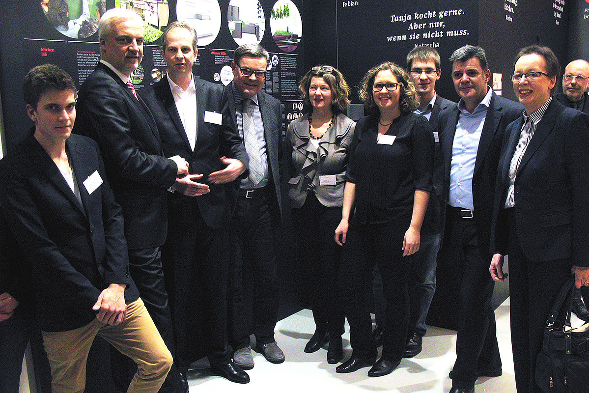 Design und Innovation im Fokus: Wirtschaftsminister Garrelt Duin besucht den Messestand der ...